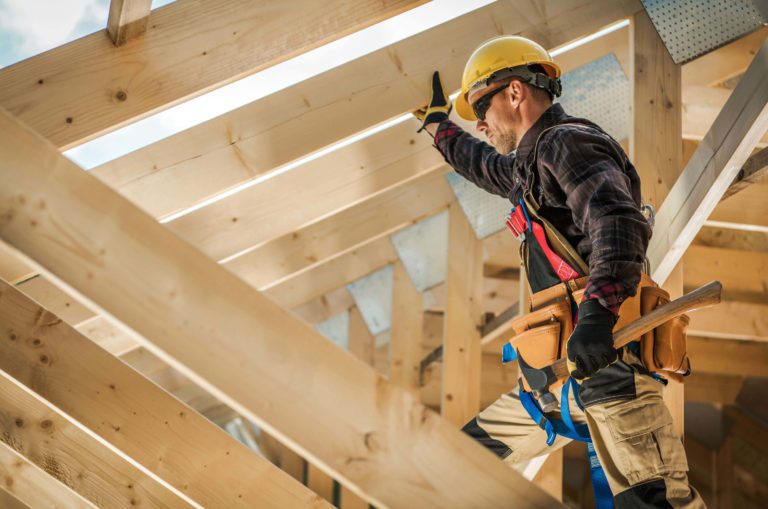 Charpentier : salaire et formation en 2026- Fiche métier